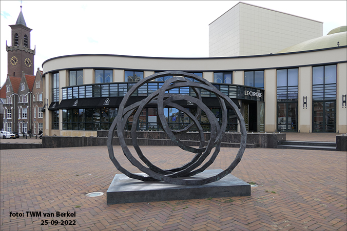 Interconnected sculpture | KIJKEN NAAR BEELDEN